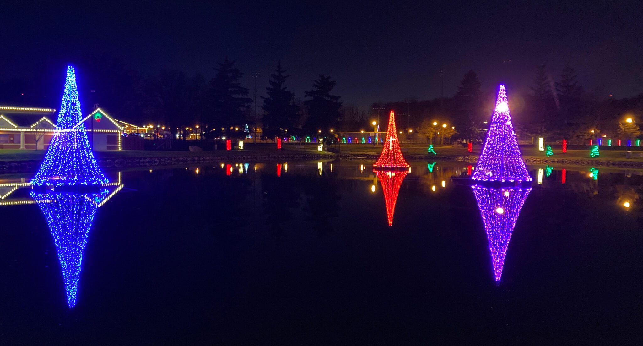 Majestic Floating Christmas Trees - Vanguard Water Creations